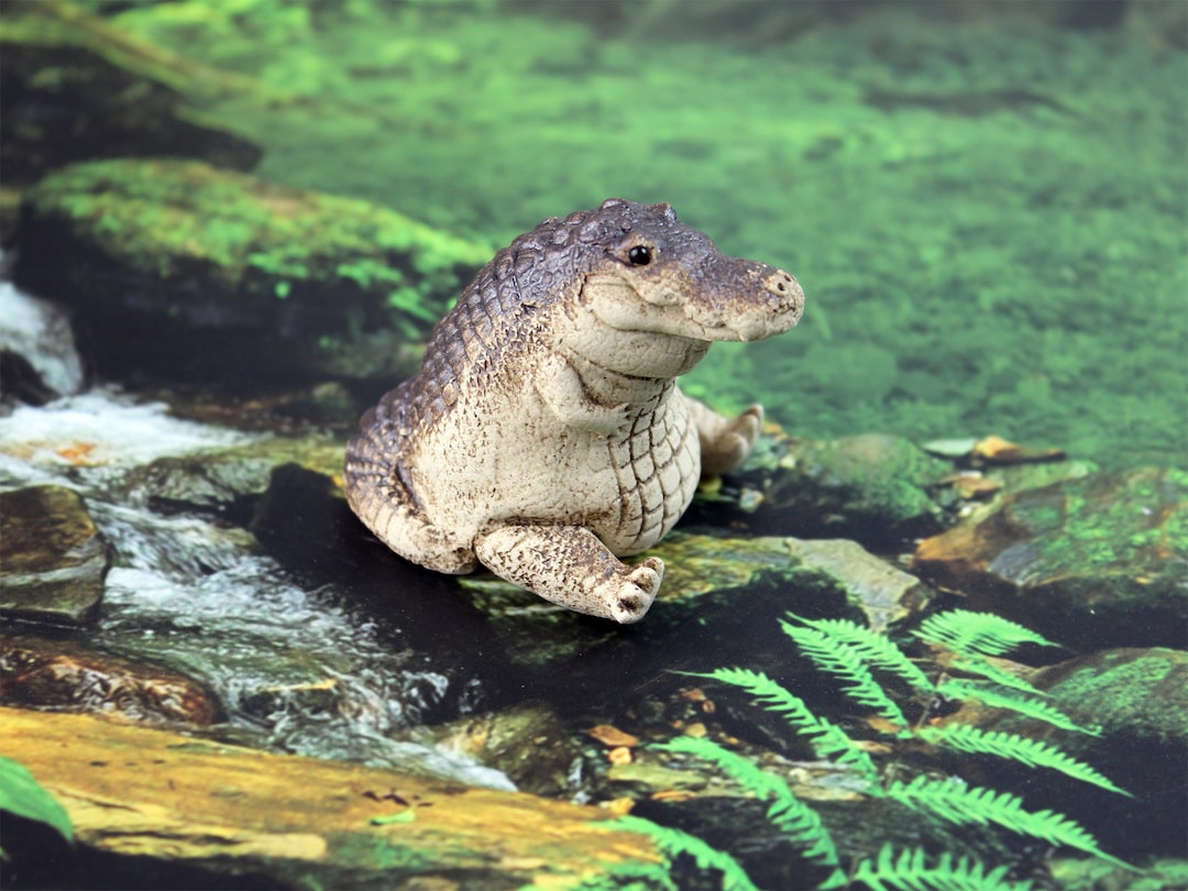 Cute Clay Alligator Sculpture: Adorable Crocodile Figurine for Tea ...