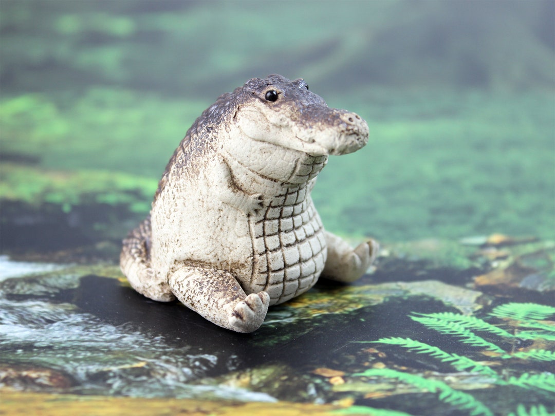 Cute Clay Alligator Sculpture: Adorable Crocodile Figurine for Tea ...