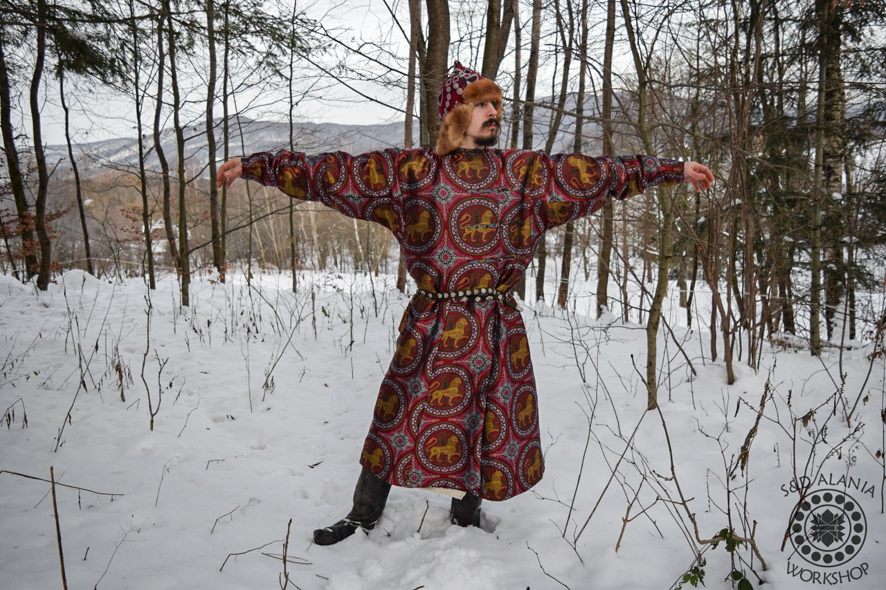 Alan, Khazar Silk Caftan From Moshchevaya Balka, Khazarian Kaganate 8th ...