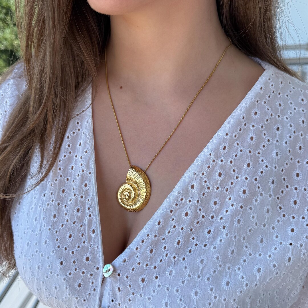 Shell Pendant Necklace, Summer Gold Necklace, Chunky Beach Jewelry ...