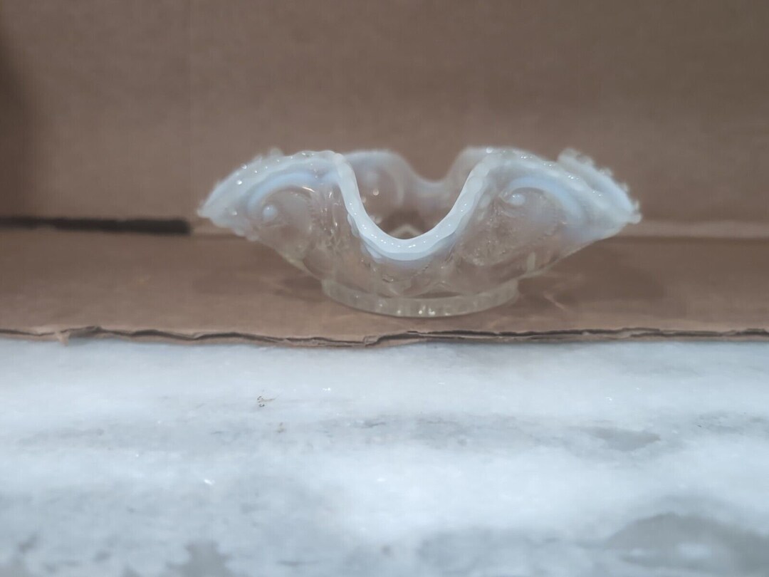 Dugan Jeweled Heart Opalescent White Glass Berry Bowl Dish, Ruffled ...