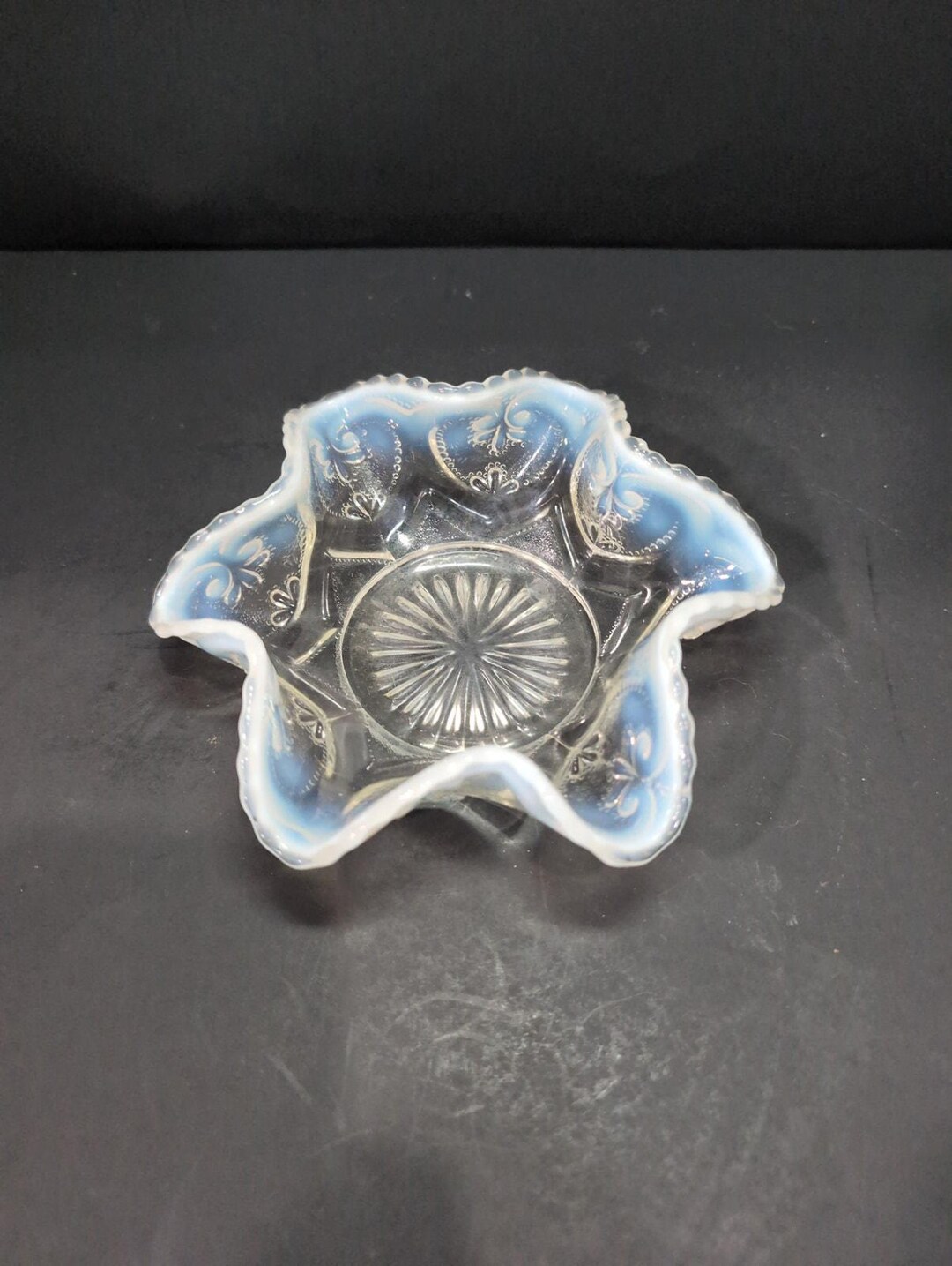 Dugan Jeweled Heart Opalescent White Glass Berry Bowl Dish, Ruffled ...