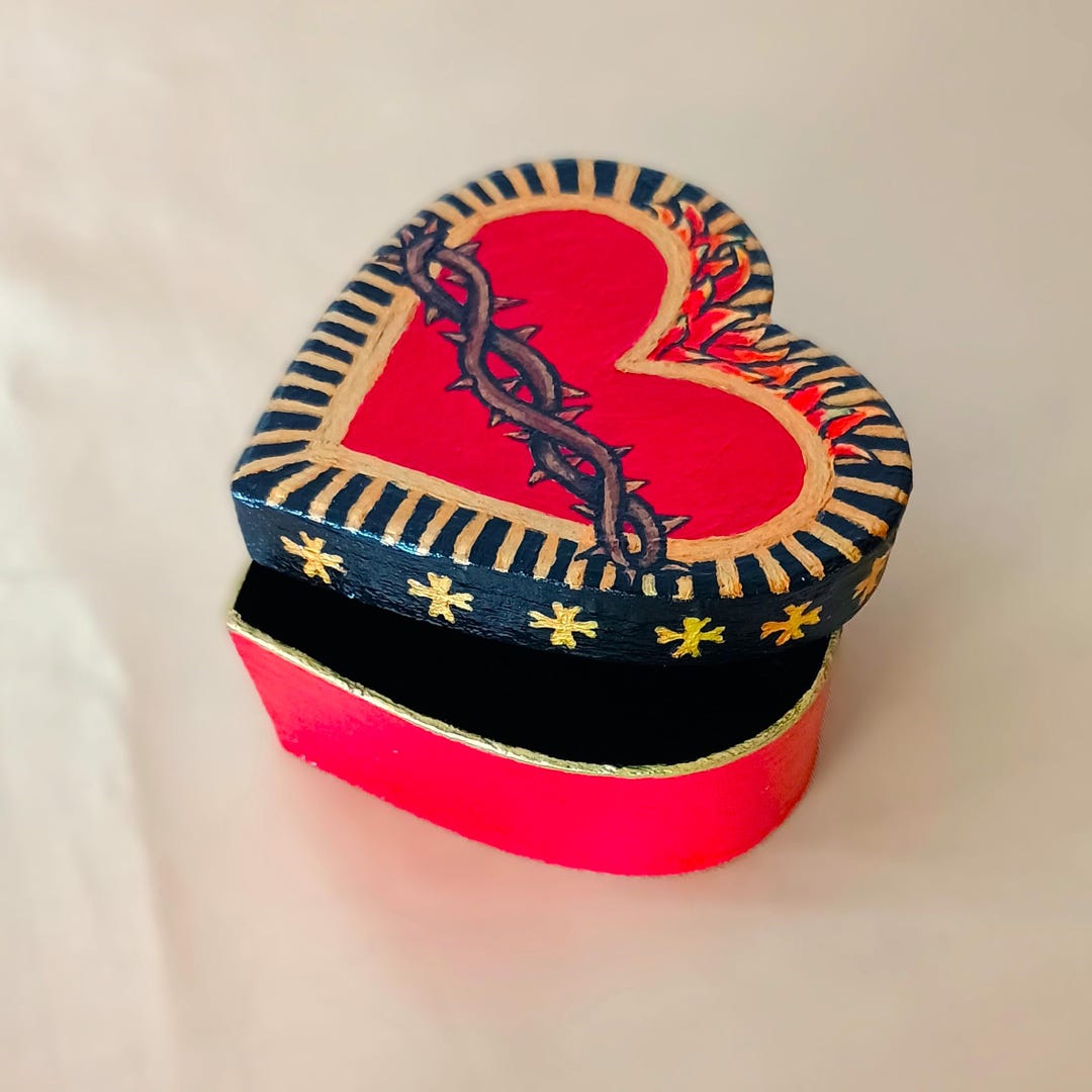 Decorative Heart-shaped Box medieval Flaming Heart Design Gothic ...