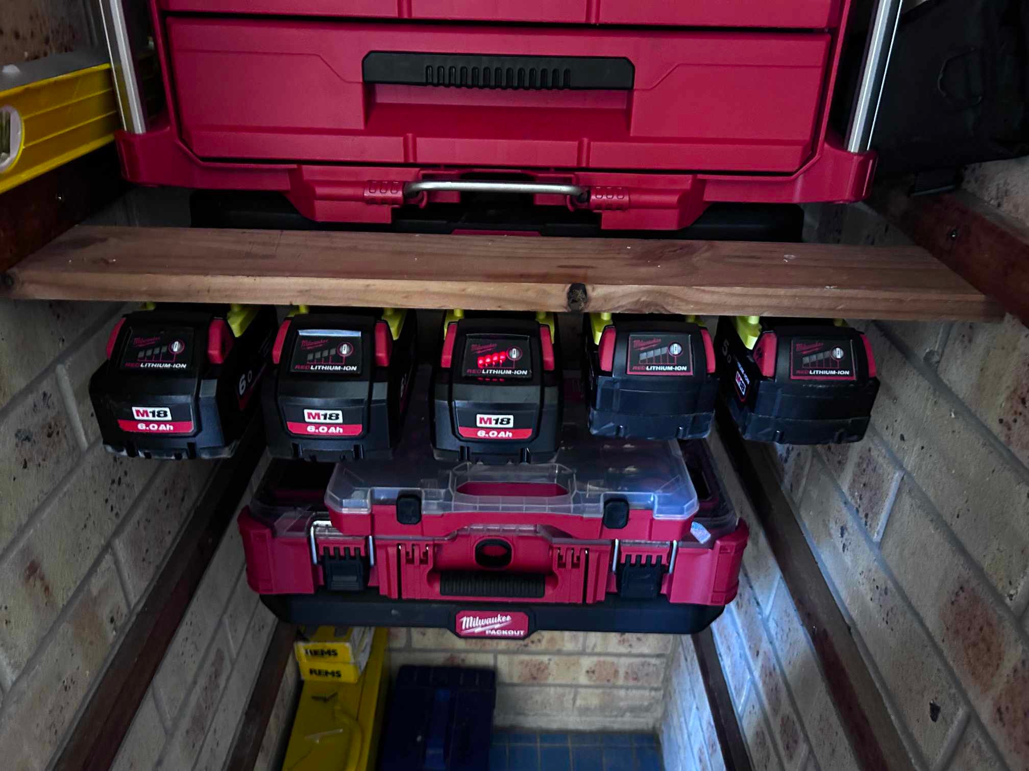 Milwaukee M18 Battery Holder/mount - Etsy