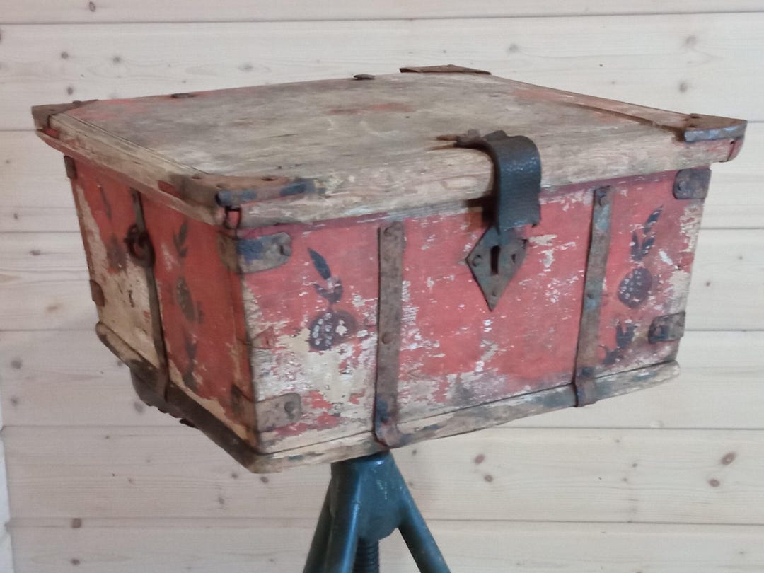 WOODEN BOX 1800's Antique and Hand Painted Wedding Chest. - Etsy