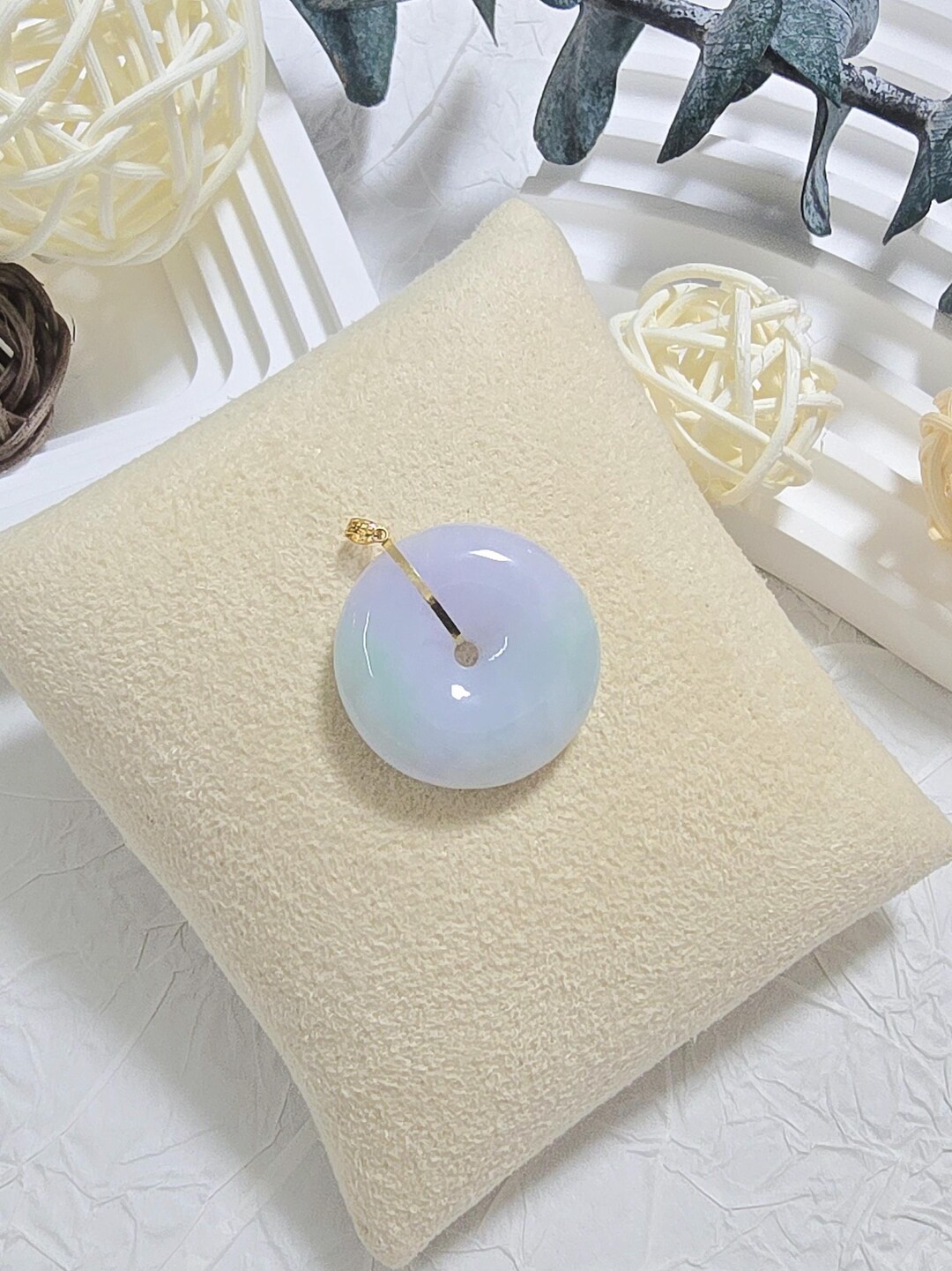 Lustre Chun Cai Jadeite Donut (平安扣) Set in 18k Gold Buckle - Authentic ...
