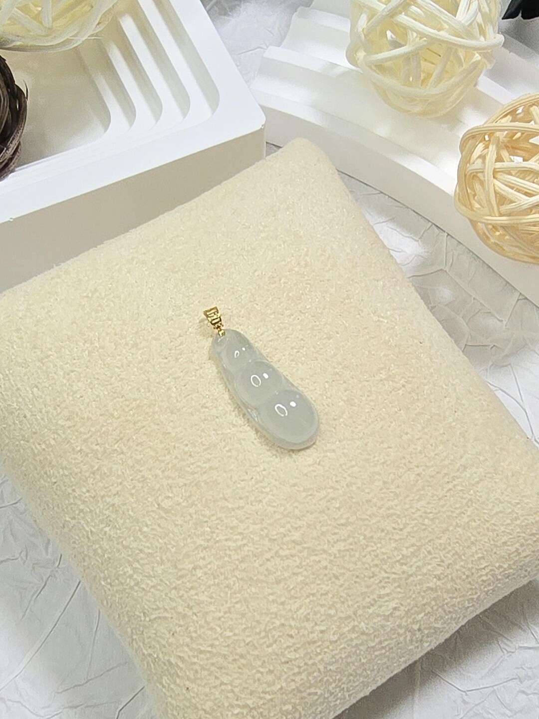 Dainty Icy 3 Pea-pod Pendant Set in 18K Gold- Authentic Grade A Burmese ...