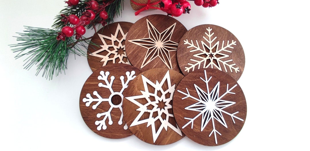 Snowflake Coaster Set: Wooden Christmas Table Decor - Etsy