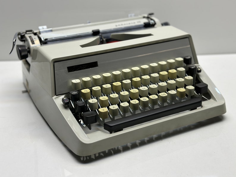 Adler Typewriter - QWERTZ Keyboard, White Elegance, and Effortless ...