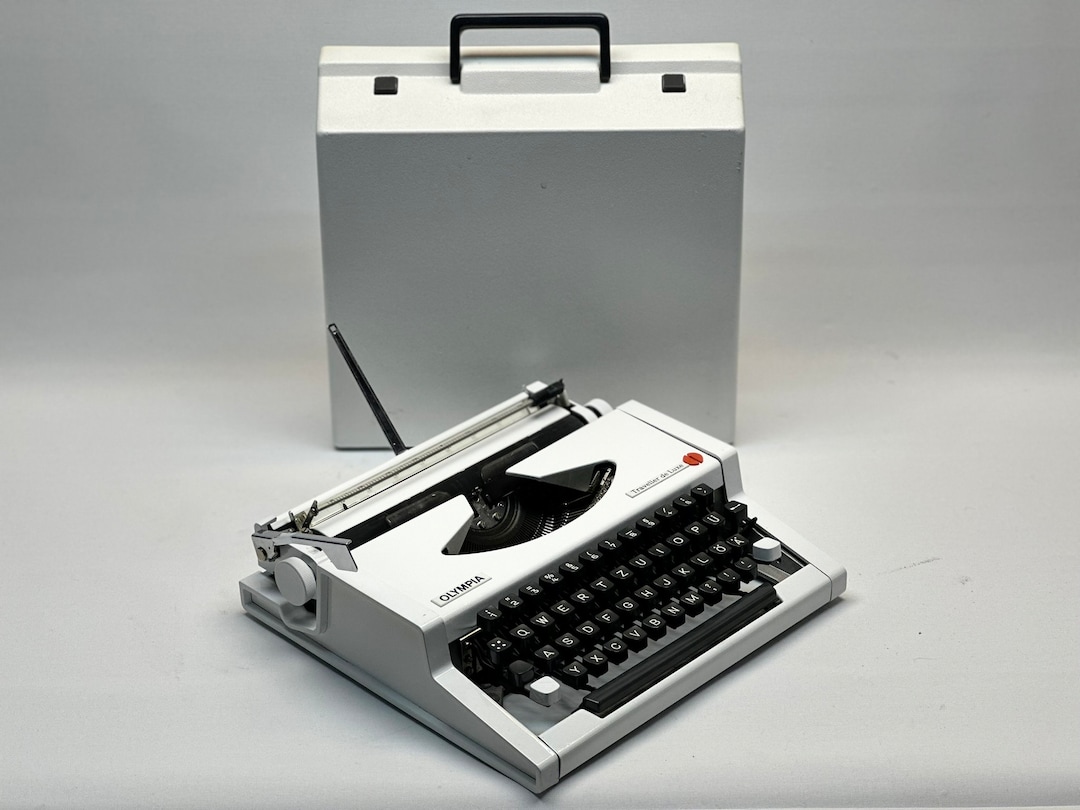 Rare Olympia Traveller Typewriter: 1965 Vintage Edition With White Bag ...