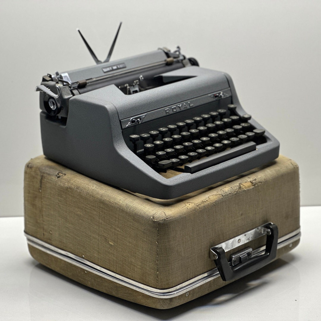 Rare! Royal Deluxe Typewriter - Vintage 1955 Edition in Classic Gray ...