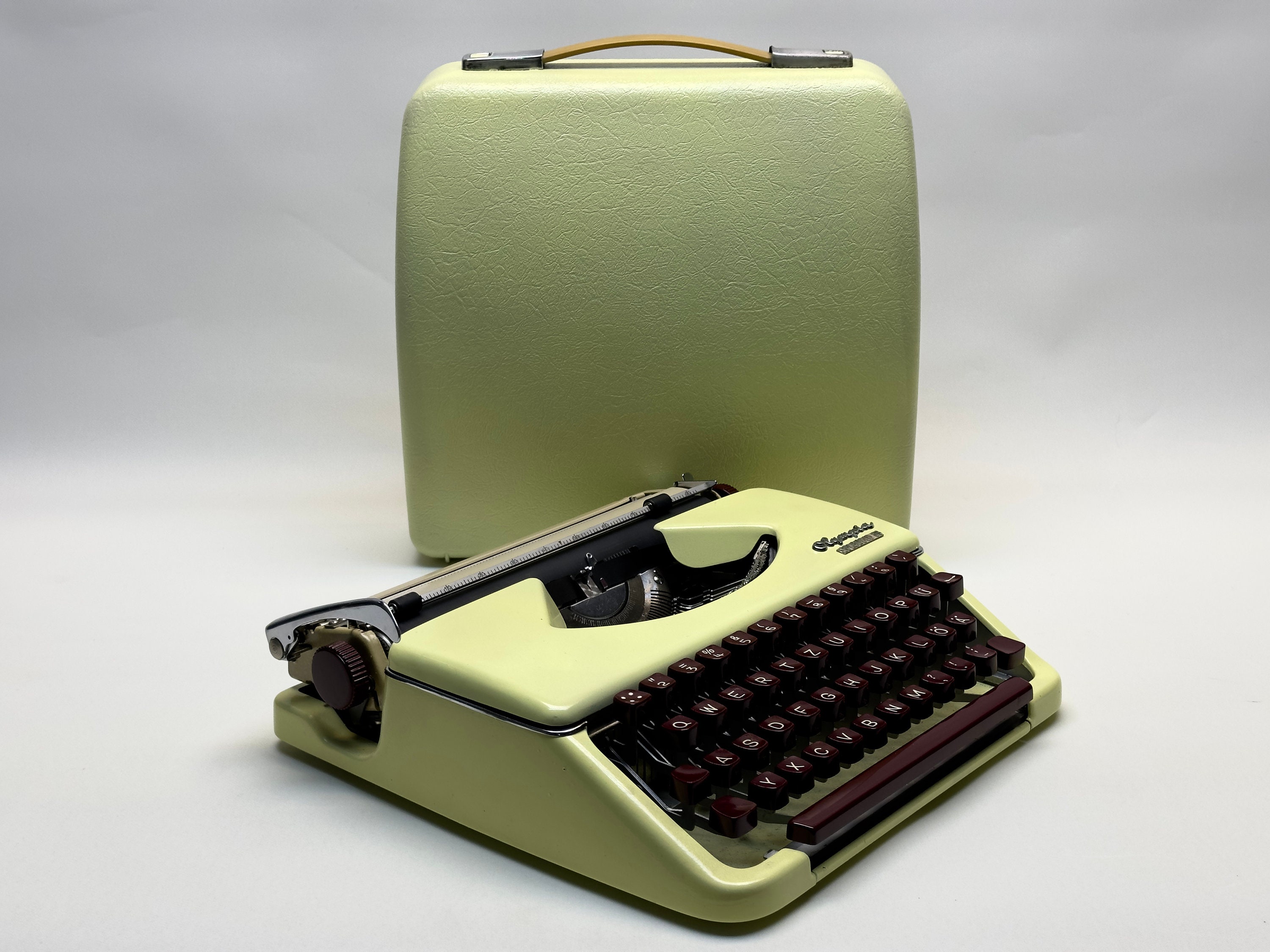 Olympia Splendid Typewriter - Elegant Beige With Matching Case, Newly ...