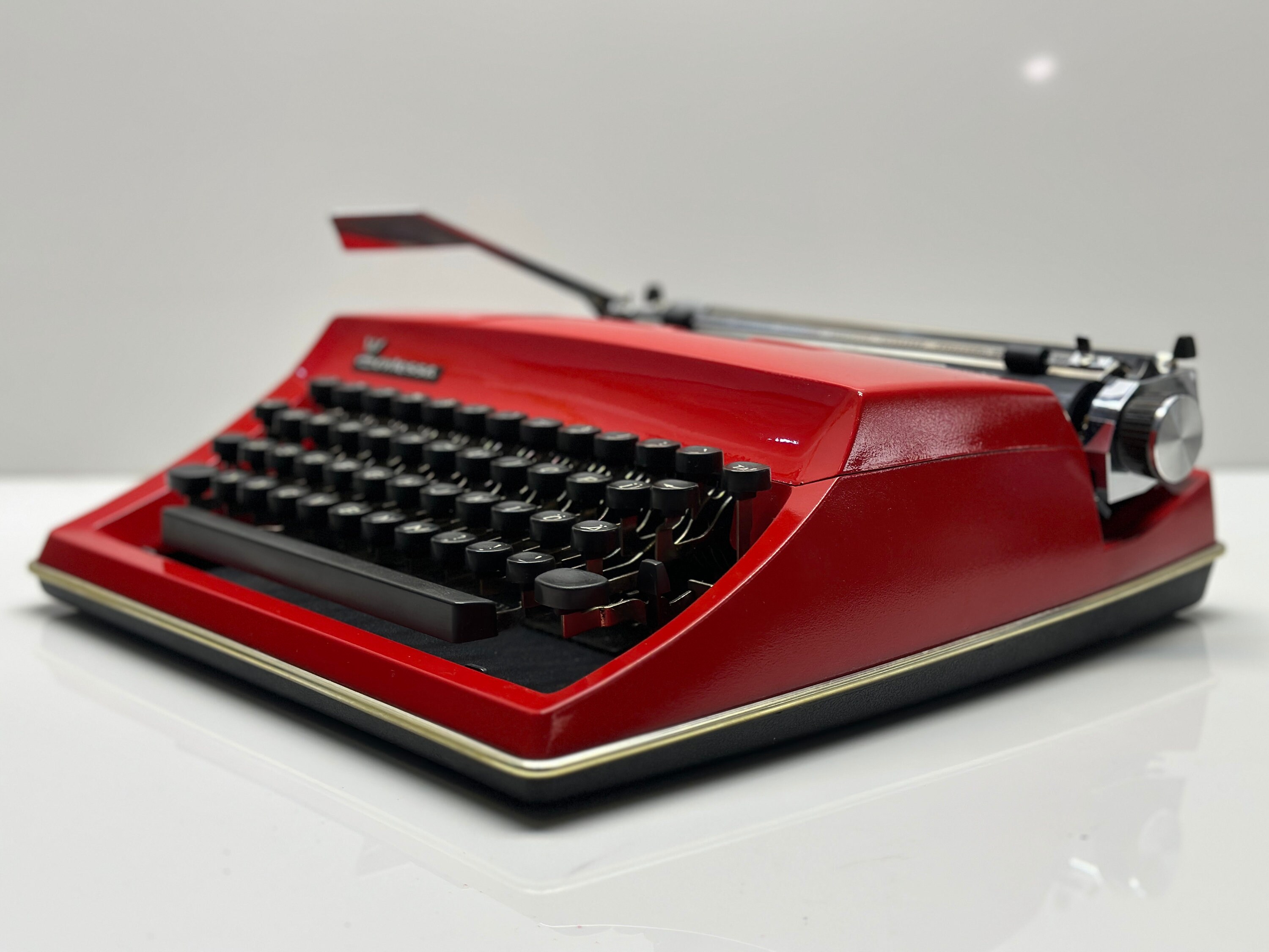 Adler Contessa Deluxe Typewriter - Red Body, QWERTZ Option, Refurbished ...