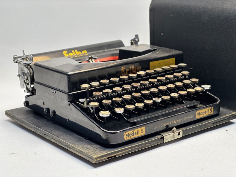 Erika Modell S Typewriter - Vintage Black Beauty With QWERTZ Keyboard ...