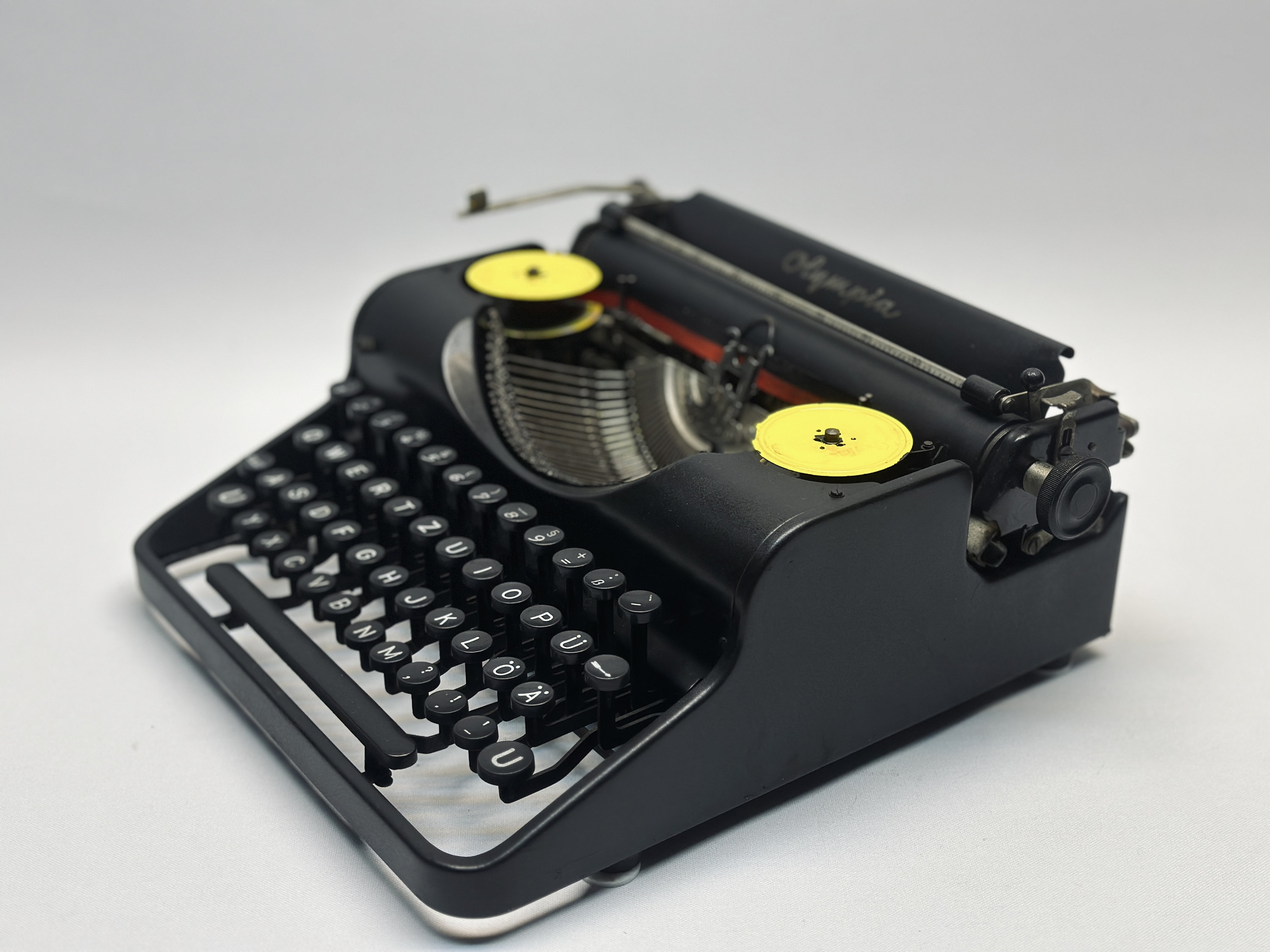 Olympia Black Typewriter 1940 Model, Impeccable Performance, QWERTZ ...