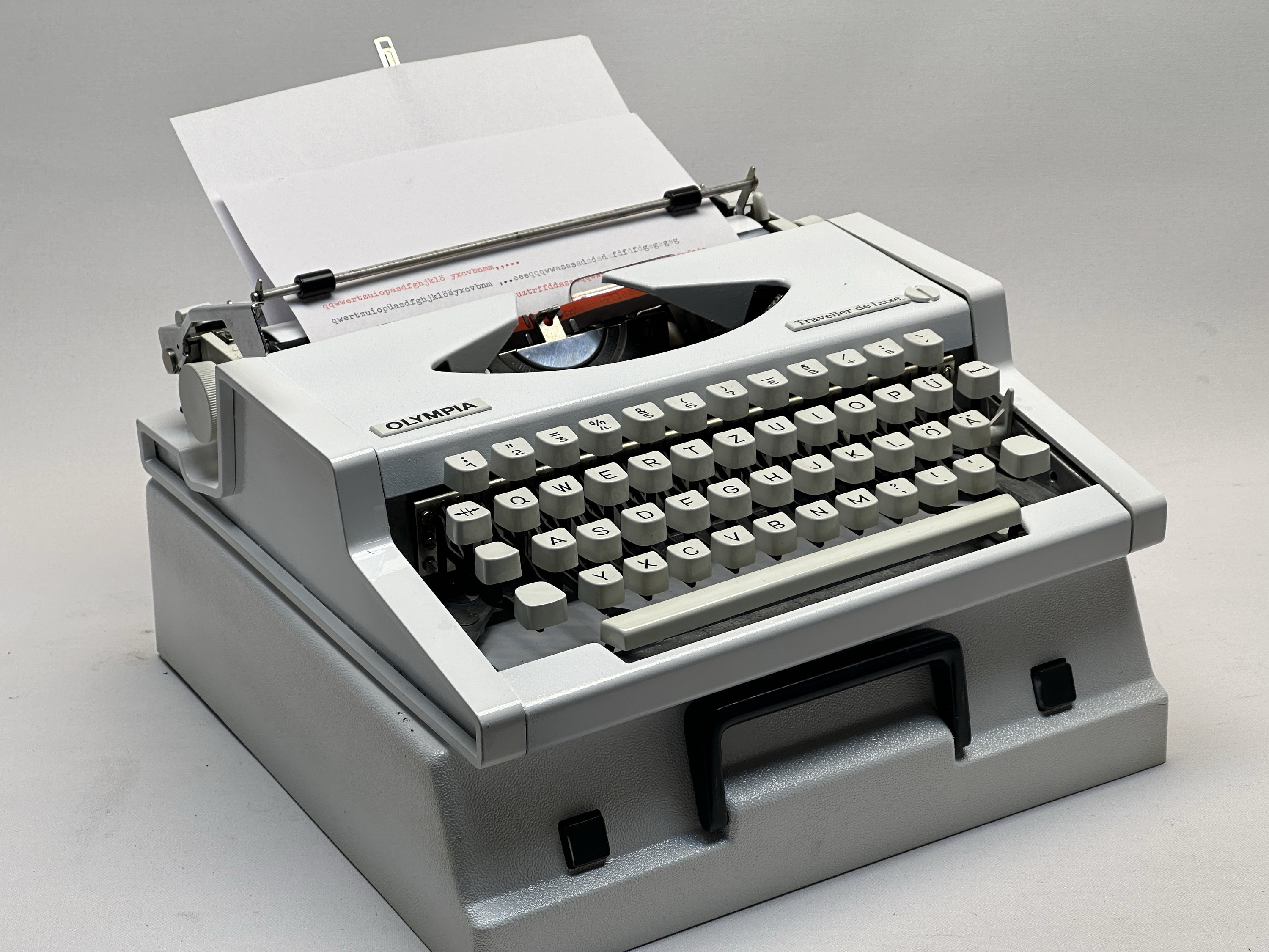 Vintage Olympia Traveller Typewriter - 1955 Olympiatypewriter - Classic ...