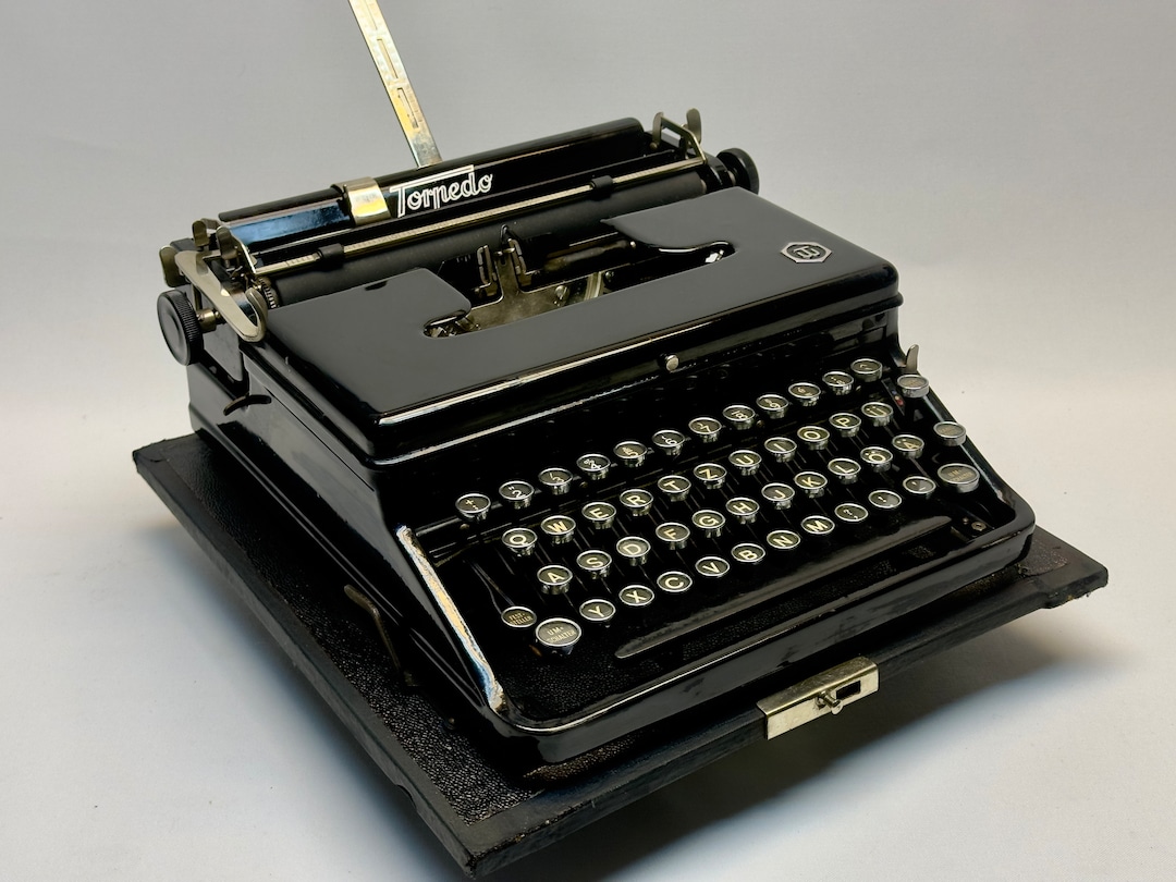 Torpedo Typewriter - Vintage 1940 Model in Classic Black With QWERTZ ...