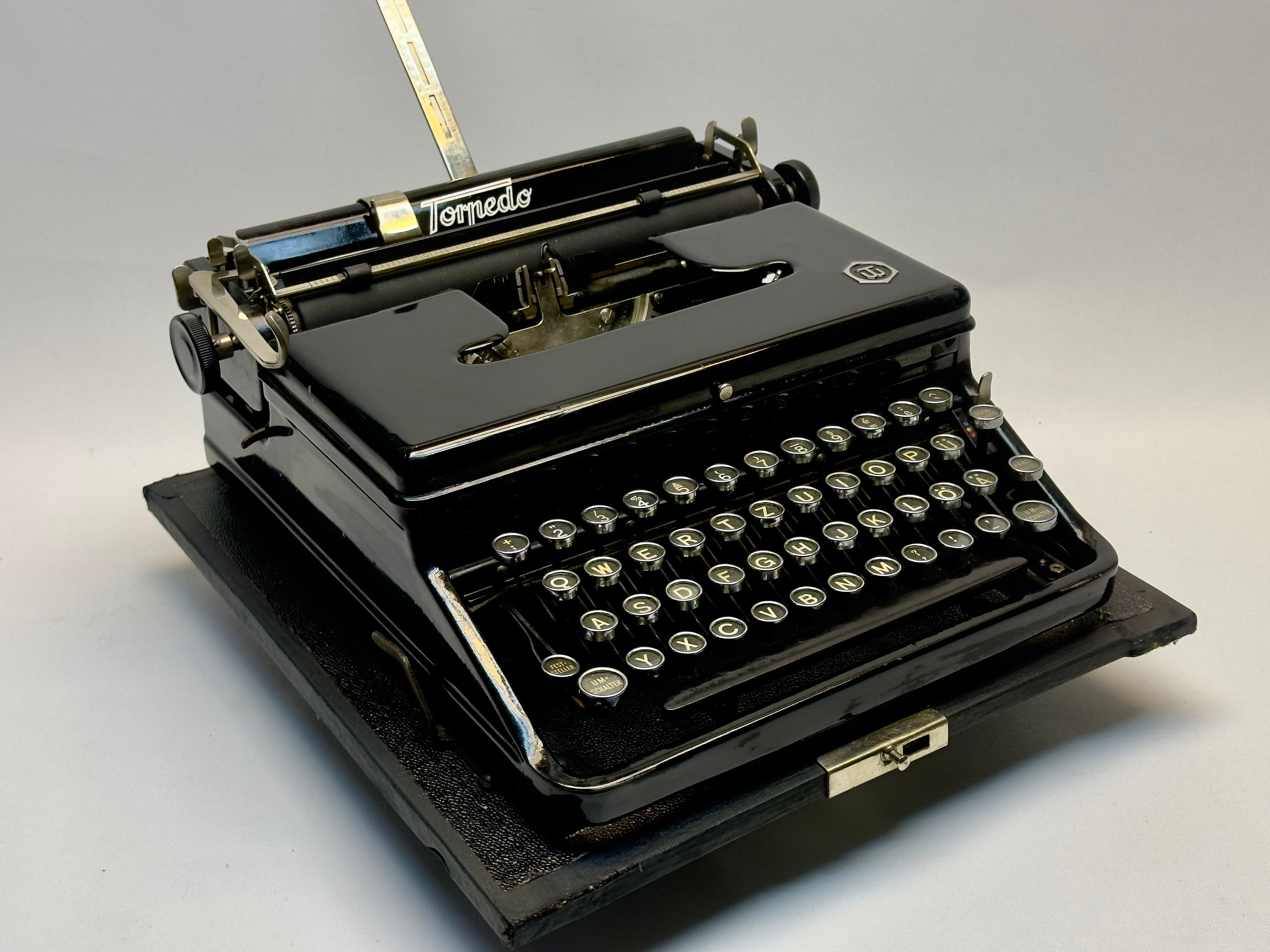 Torpedo Typewriter Vintage 1940 Model in Classic Black With QWERTZ ...