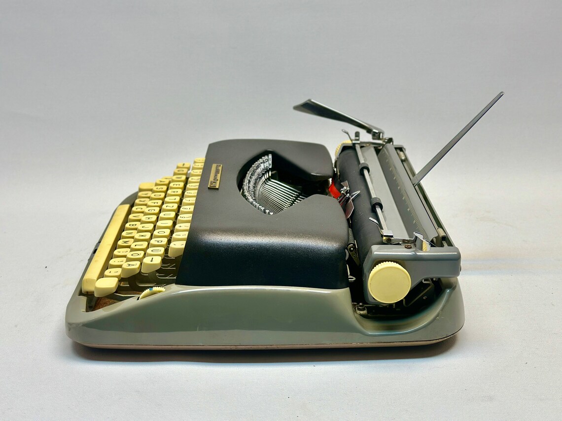 Brillant S Model Typewriter Vintage 1950 Edition With QWERTZ Keyboard ...