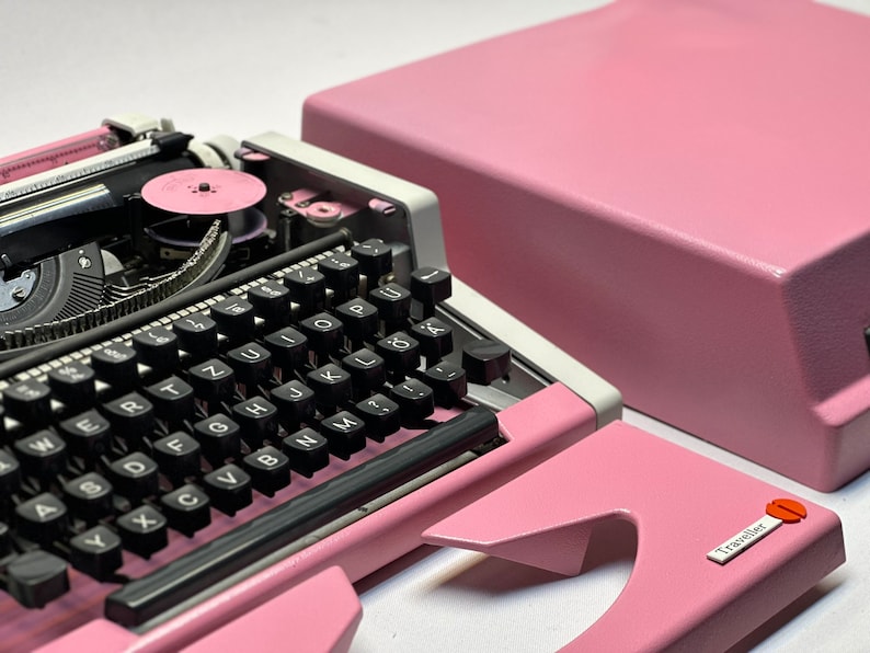 RARE Olympia Traveller Typewriter Vintage 1955 Model in Pretty Pink ...