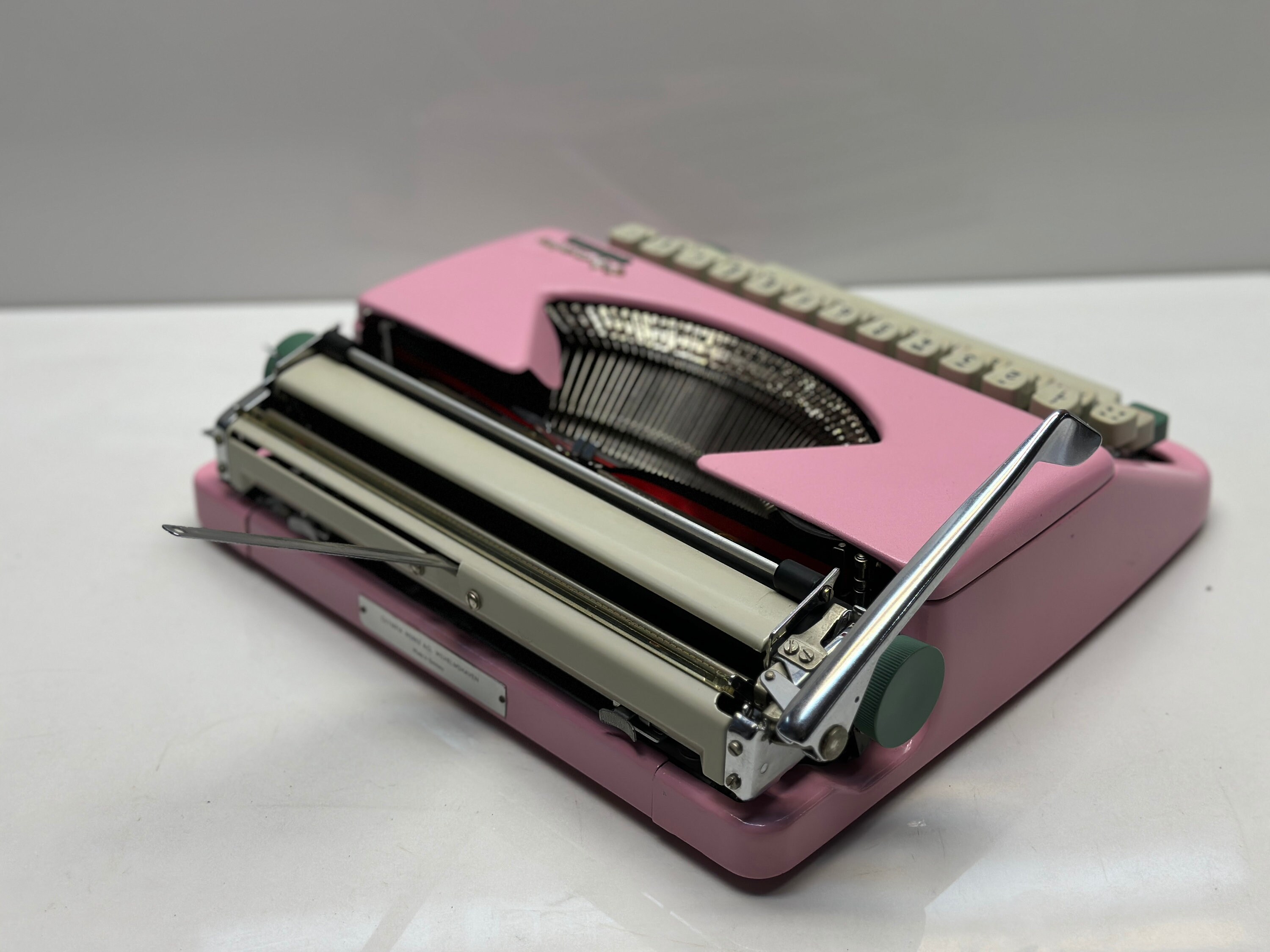 Olympia Splendid 33/66 Typewriter - Pink Body, White Keys, Dual-color ...