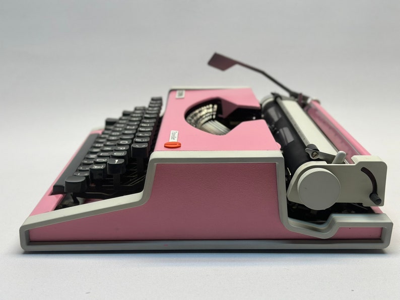 RARE Olympia Traveller Typewriter Vintage 1955 Model in Pretty Pink ...