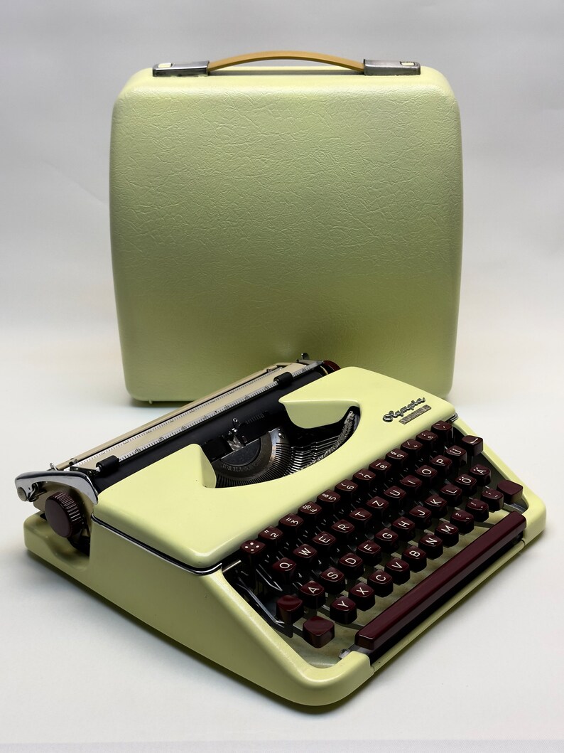 Olympia Splendid Typewriter - Elegant Beige With Matching Case, Newly ...