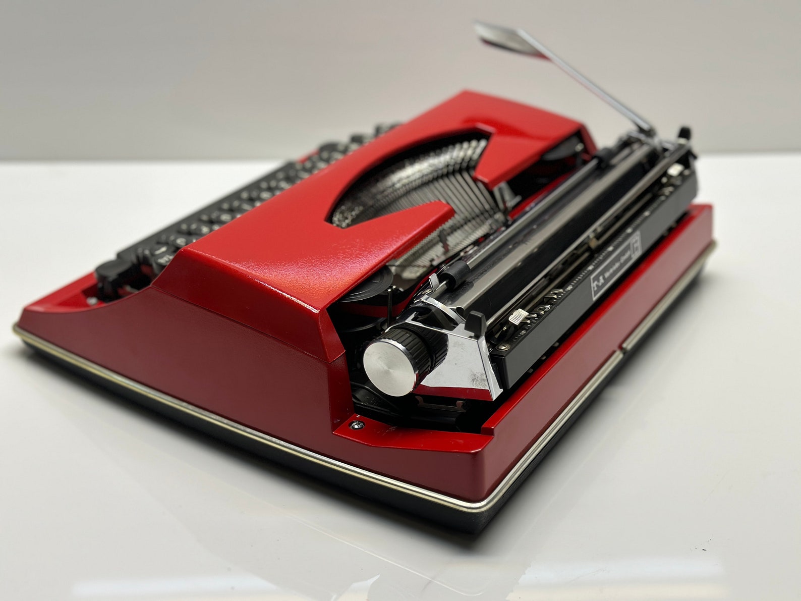 Adler Contessa Deluxe Typewriter - Red Body, QWERTZ Option, Refurbished ...