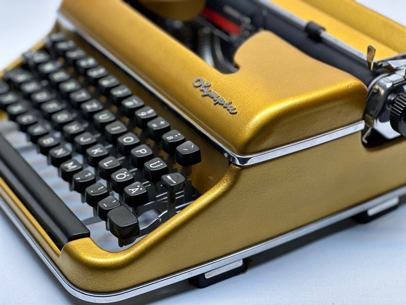 Gold Olympia SM3/SM4 Typewriter: 1955 Vintage QWERTZ Model - Etsy