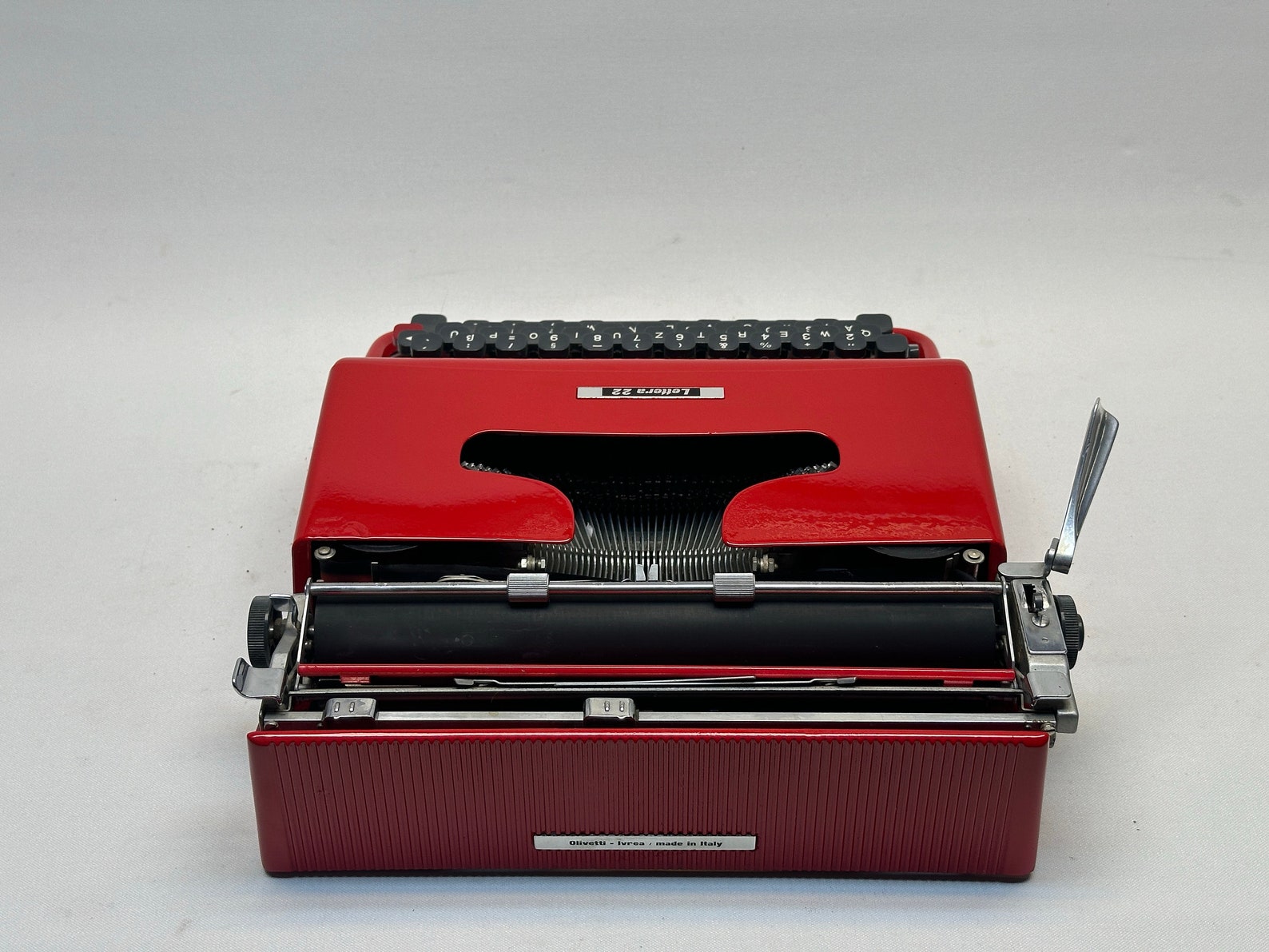 Olivetti Lettera 32 Typewriter | Vibrant Red Design | Antique ...
