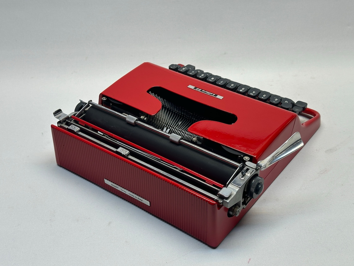 Olivetti Lettera 32 Typewriter Vibrant Red Design Antique Typewriter ...