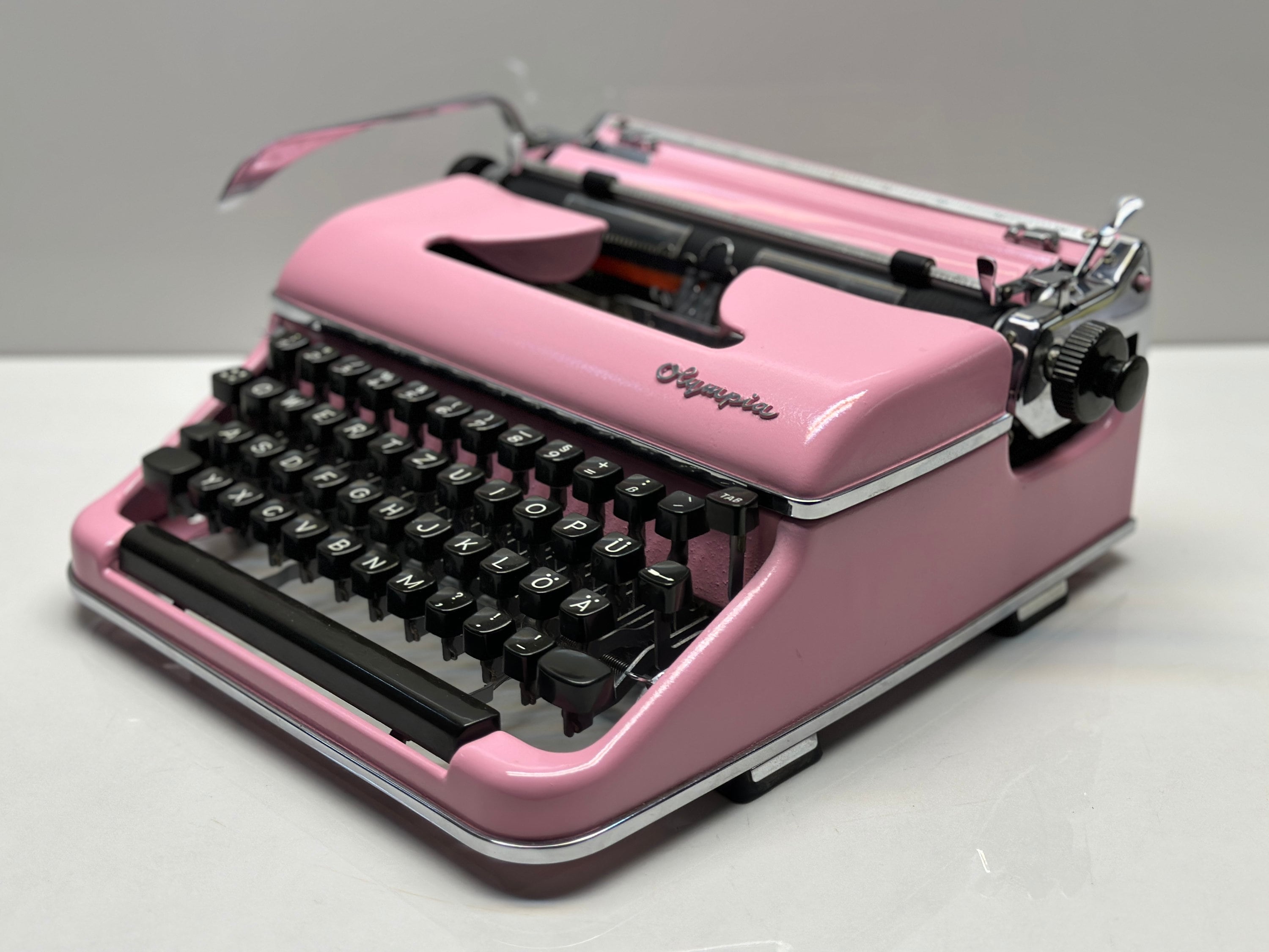 Olympia SM3/SM4 Typewriter - Vintage 1955 Model in Elegant Pink With ...
