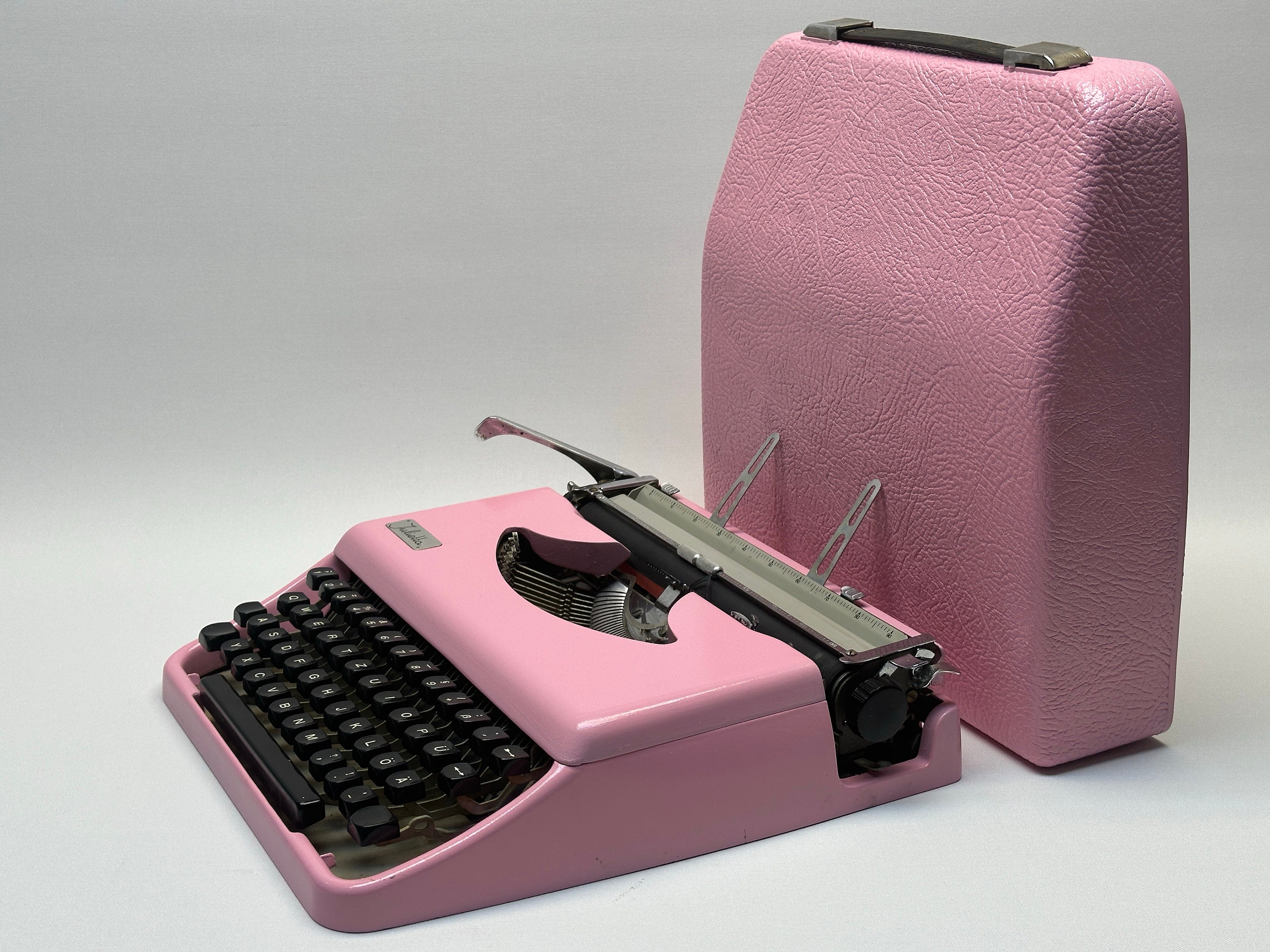 Pink Typewriter 1959 Italian Model, Impeccable Functionality: the ...