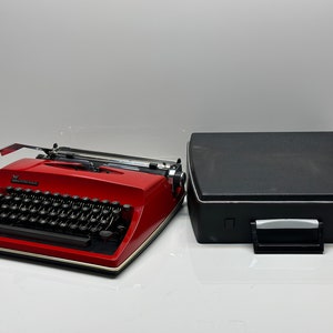 Adler Contessa Deluxe Typewriter - Red Body, QWERTZ Option, Refurbished ...