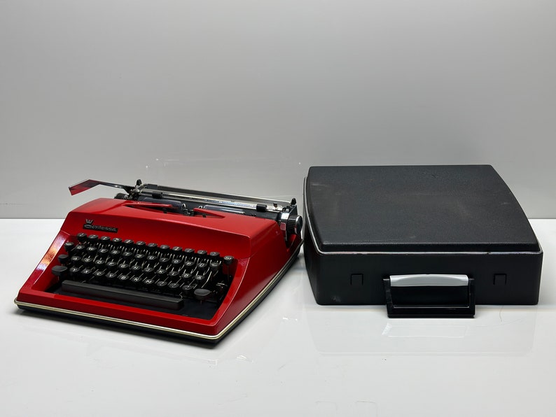 Adler Contessa Deluxe Typewriter - Red Body, QWERTZ Option, Refurbished ...