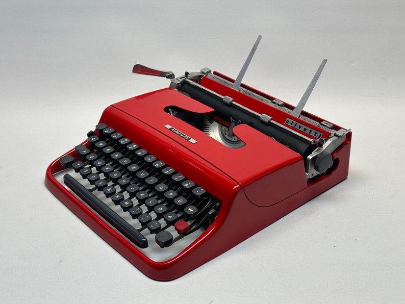 Olivetti Lettera 32 Typewriter | Vibrant Red Design | Antique ...