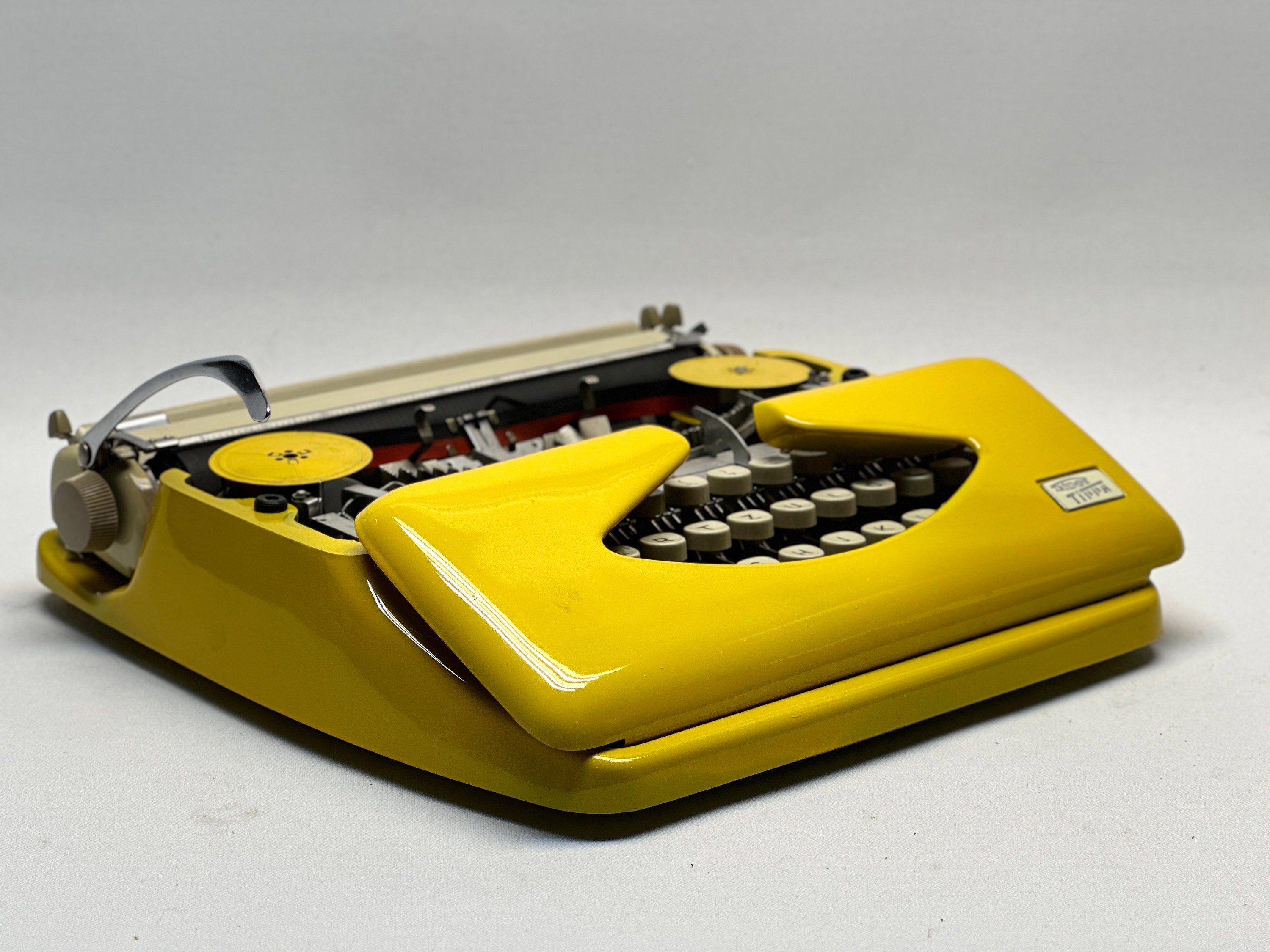 Adler Tippa Typewriter - Vintage 1955 Model in Yellow With QWERTZ ...