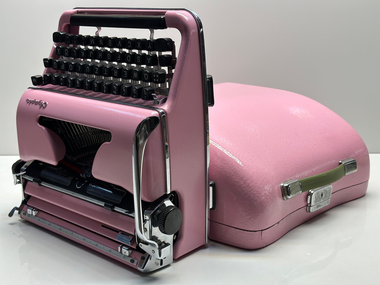 Olympia SM3/SM4 Typewriter - Vintage 1955 Model in Elegant Pink With ...