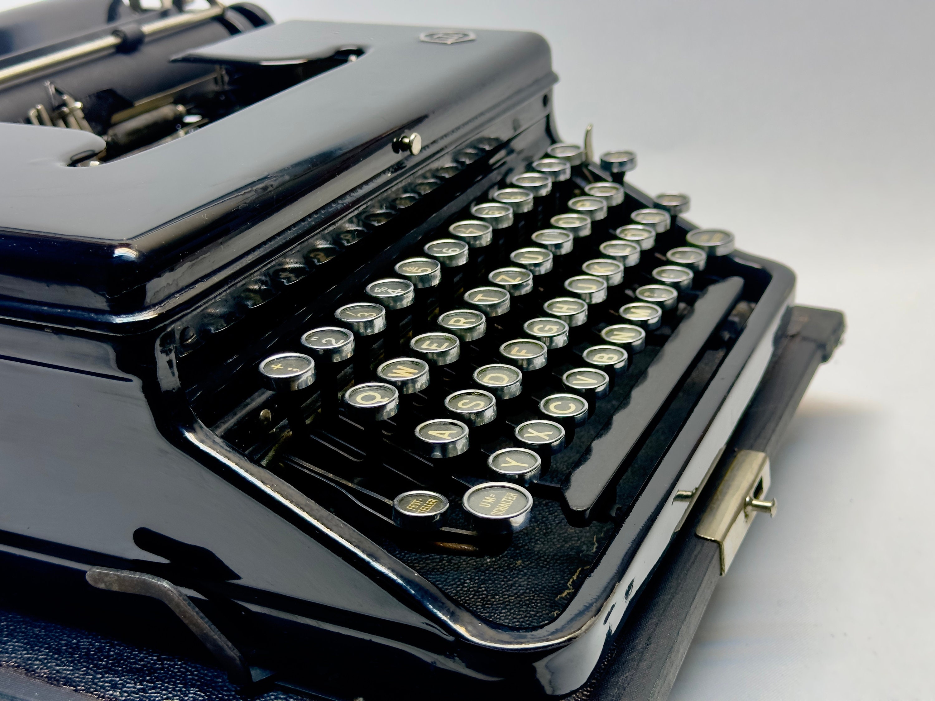 Torpedo Typewriter Vintage 1940 Model in Classic Black With QWERTZ ...