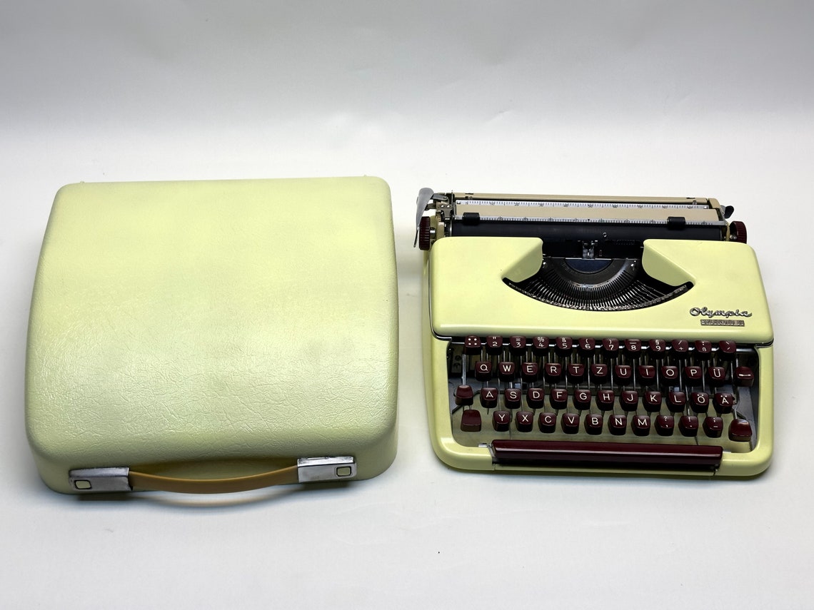 Olympia Splendid Typewriter - Elegant Beige With Matching Case, Newly ...