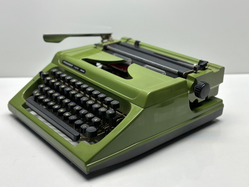 Parasident Typewriter - QWERTZ Keyboard, Striking Green Design, and ...