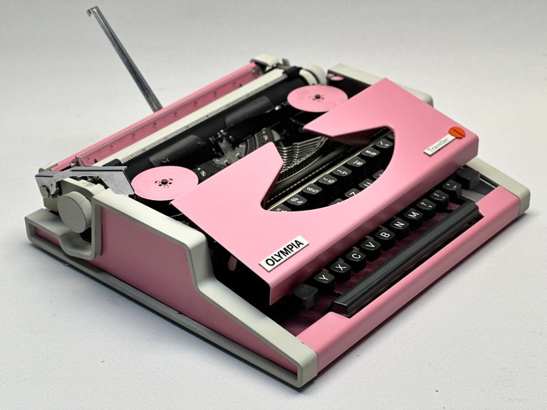 RARE Olympia Traveller Typewriter Vintage 1955 Model in Pretty Pink ...