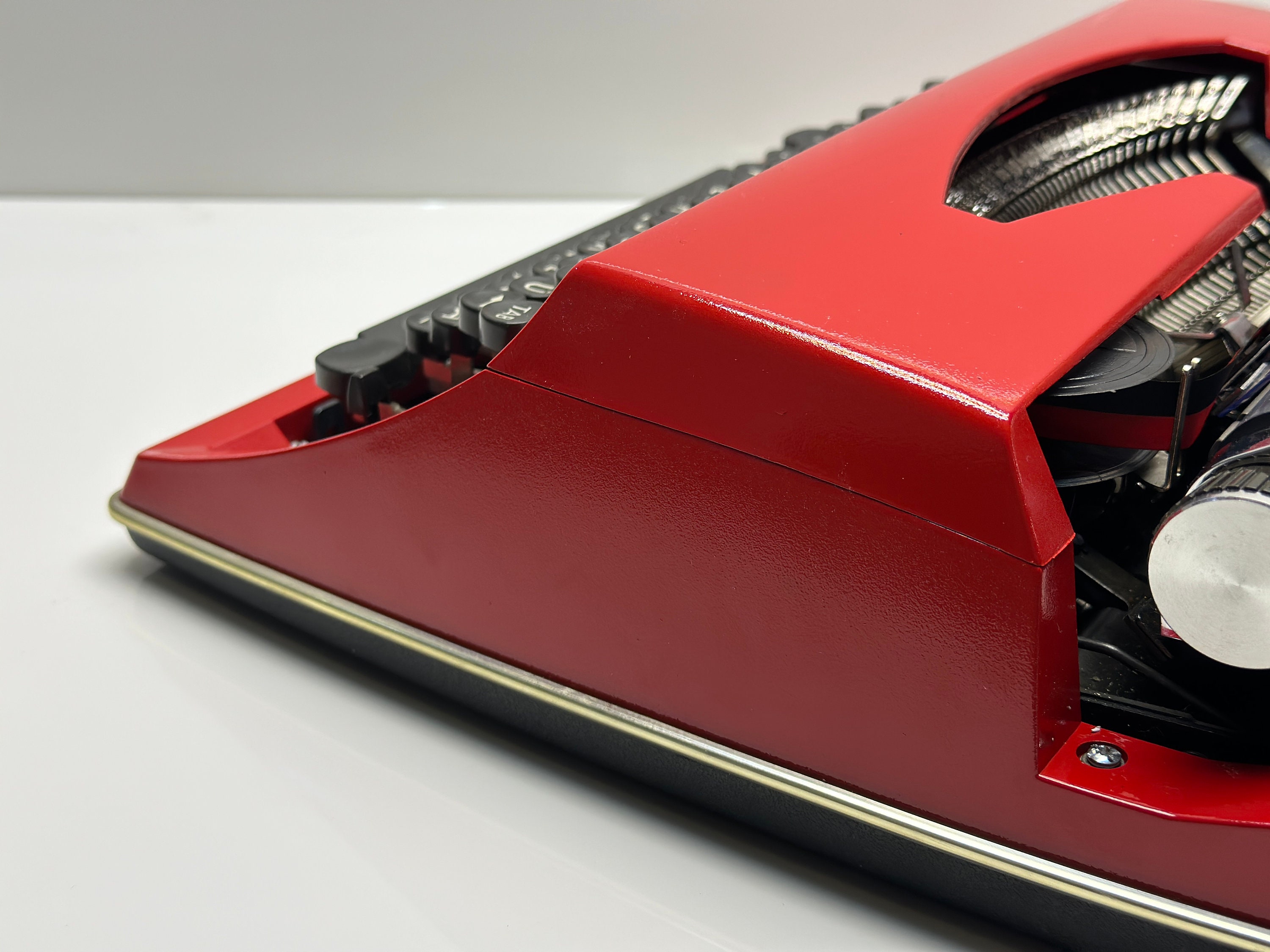 Adler Contessa Deluxe Typewriter - Red Body, QWERTZ Option, Refurbished ...