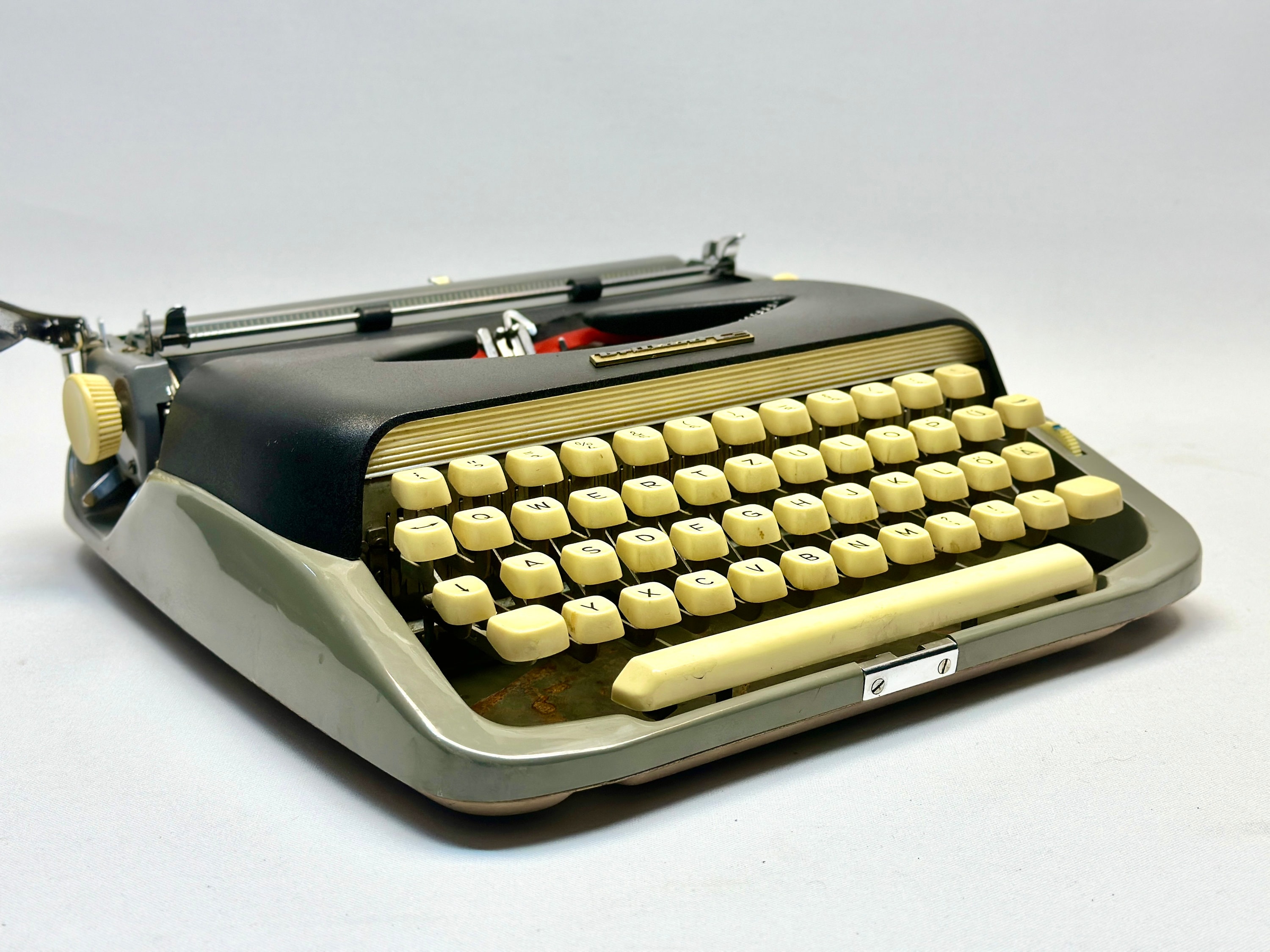 Brillant S Model Typewriter Vintage 1950 Edition With QWERTZ Keyboard ...