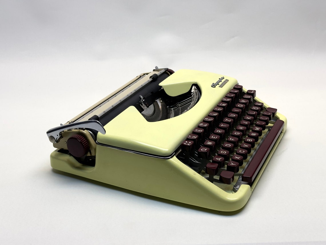 Olympia Splendid Typewriter - Elegant Beige With Matching Case, Newly ...