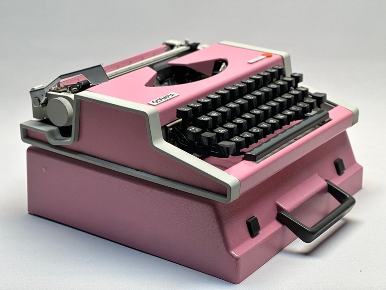 RARE Olympia Traveller Typewriter Vintage 1955 Model in Pretty Pink ...