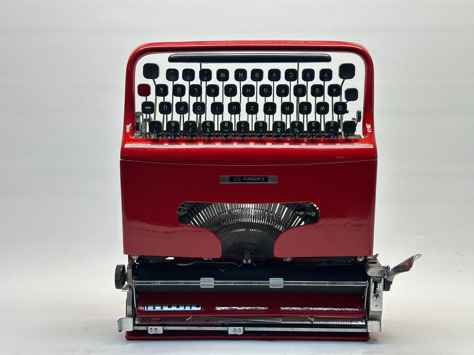 Olivetti Lettera 32 Typewriter | Vibrant Red Design | Antique ...