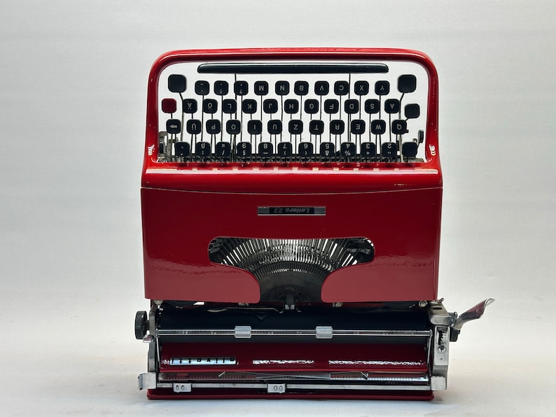 Olivetti Lettera 32 Typewriter | Vibrant Red Design | Antique ...