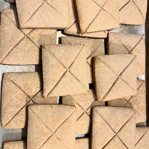 Lembas Bread | Lord of the Rings Elvish Bread | 12 Wrapped Squares ...