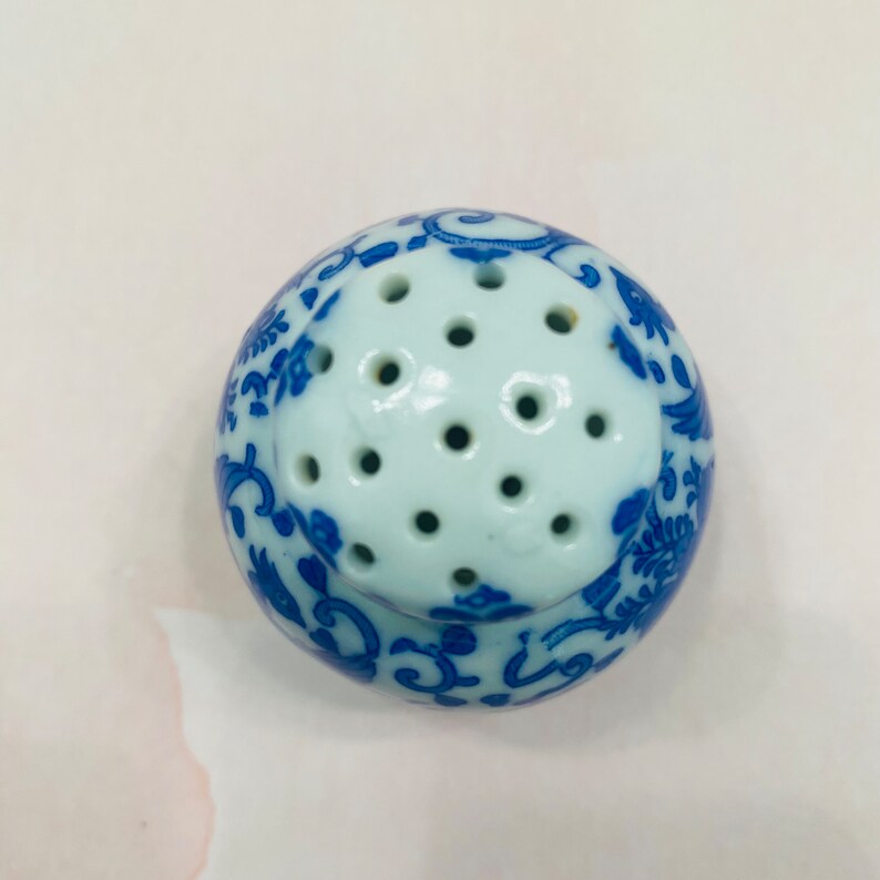 Roly Poly Chinoiserie Blue and White Ceramic Pepper Shaker. Blue ...
